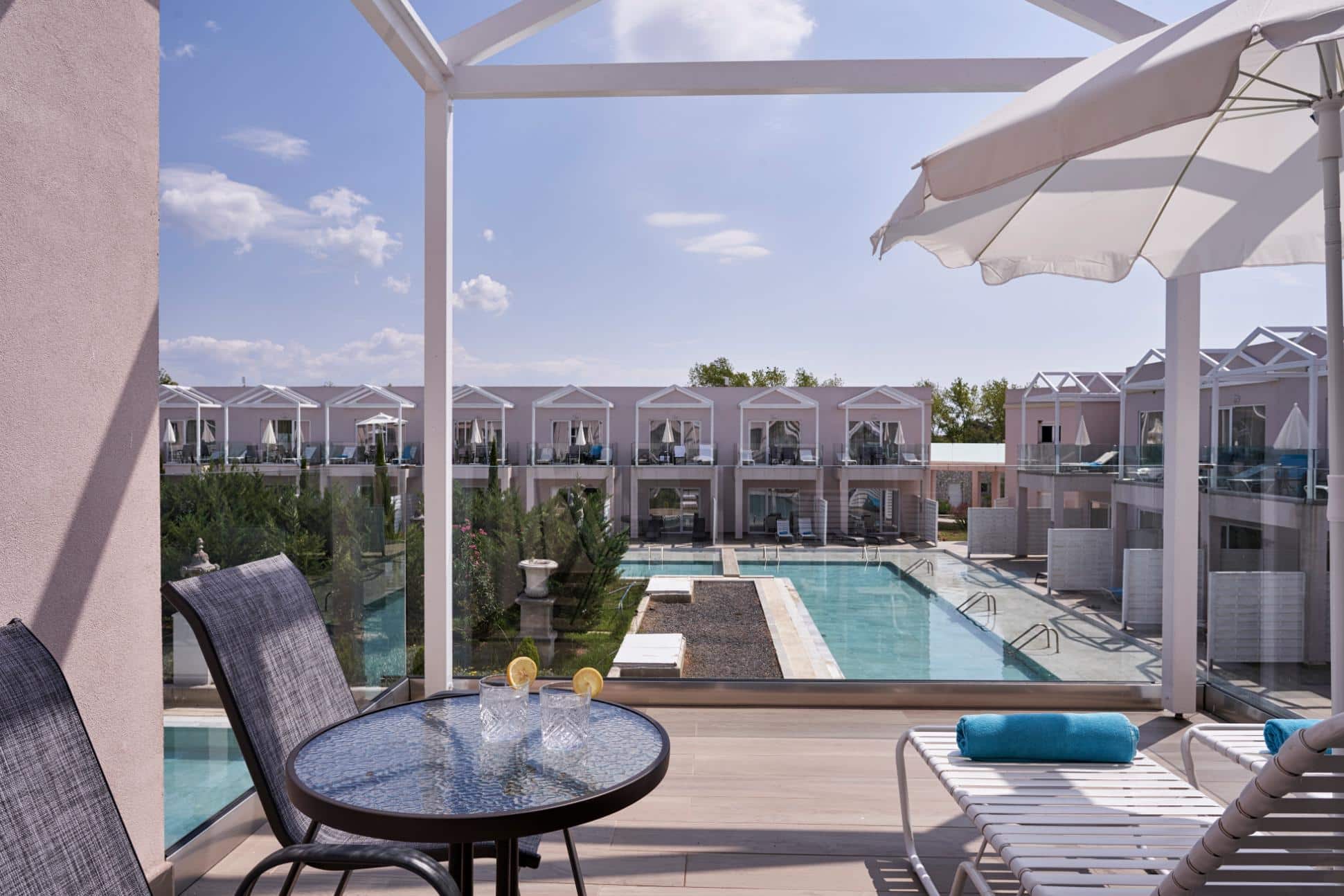 Junior Suite Pool View - Sandy Villas Resort